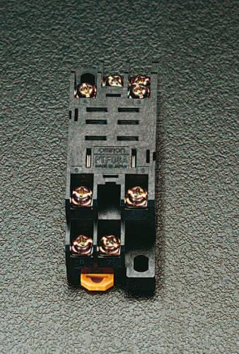 仕様：●メーカー:オムロン(omron)●型番:PTF08A●EA940DG-36に取り付けできます。●サイズ:30(H)×78.5(L)×28.5mm●適用品番:EA940MP-1A~2C商品画像に関する注意事項：●画像に数字等の情報が入...