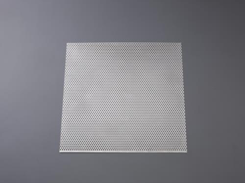 仕様：●材質:ステンレス(SUS304)●サイズ(mm):500×500●穴径:5mm●ピッチ:8mm●厚み(mm):1.0商品画像に関する注意事項：●画像に数字等の情報が入っている場合は、　品番末尾が対象商品の画像となります。