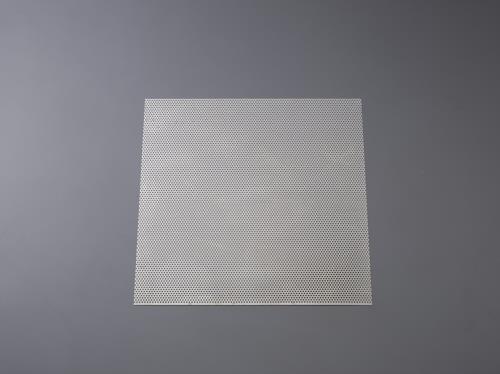 仕様：●材質:冷延鋼板●サイズ(mm):457×914●穴径:3mm●ピッチ:5mm●厚み(mm):0.5商品画像に関する注意事項：●画像に数字等の情報が入っている場合は、　品番末尾が対象商品の画像となります。