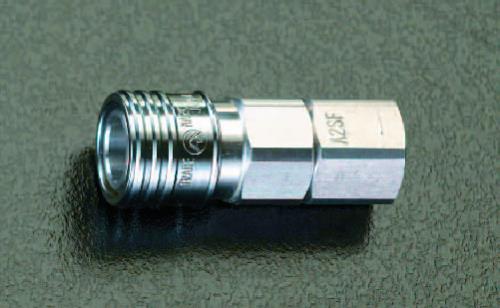 仕様：●使用圧力:0.98MPa●材質:アルミ/鋼鉄(クロムメッキ)●ねじサイズ:PT1/4”●入数:1個●耐圧力:1.5MPa(15kgf/cm2)●エアー用●ワンプッシュ式●小型軽量によりハンドツールの作業時間がラク。●流体はソケット側...