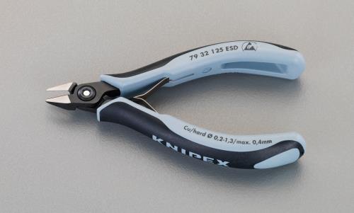 仕様：●メーカー:KNIPEX(クニペックス)●型番:7932125ESD●全長:125mm●切断能力:軟線:φ0.2~1.3mm、中硬線:φ0.7mm 硬線:φ0.4mm●刃硬度:HRC64●ハンドル:コンフォート(ESD)●仕上げ:磨き...