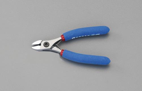 仕様：●切断能力(銅線):0.4~2.0mm●全長:130mm●重量:90g●刃材質:カーボンスティール●刃硬度:HRC62~63●刃形状:エクストララージオーバル●切断形状:セミフラッシュ(多少の切断跡が残るが、刃に耐久性があります)●ば...