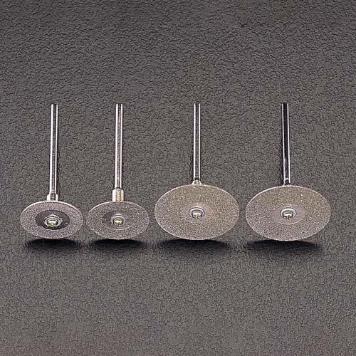 仕様：●:【2種/各2本入り】φ20mm×両面幅 5mm(ダイヤ付)φ26mm×両面幅 8mm(ダイヤ付)●軸径:2.35mm●カッター径:20mm×約0.6mm(厚)26mm×約0.7mm(厚)●粒度:#180●精密加工用 軸付きダイヤモ...
