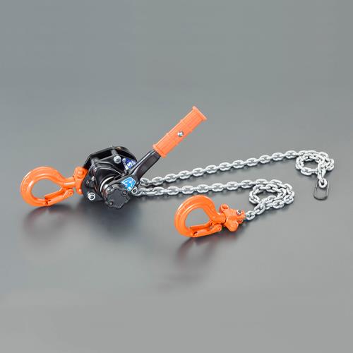 仕様：●使用荷重:0.5t●最大巻取長:1.2m●重量:2.8kg●フック間最小距離:240mm●手巻力量:363N(37kg)●ロードチェーン:線径:4.3mm、掛数:1●フック口開き:24mm●遊転ツマミで、揚程を瞬時に調整できます。●...