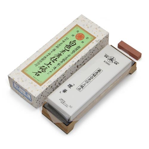 仕様：●粒度:#5000●仕様:仕上●砥石サイズ:205×73×23mm●重量:約900g●砥粒:アルミナ系●付属品:木台●滑らかな研ぎ味の本職用仕上砥石●修正用名倉砥付き●【使用方法】・ご使用になる前に2分間ほど砥石を水の中に浸け、砥石に...