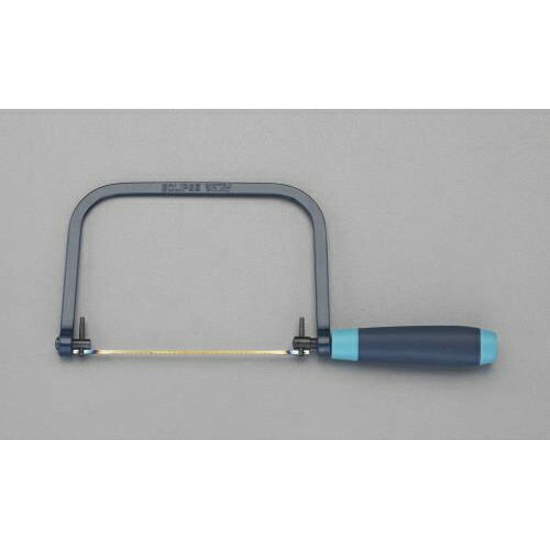 仕様：●全長:310mm●深さ:120mm●重量:247g●材質:フレーム:スチール、グリップ:樹脂製ラバー●付属品:木工用糸鋸刃EA522VD-1 (1枚)●山数(1cmあたり):5山●厚さ75mmまでの木材の直線カットまたは切り抜きに適...