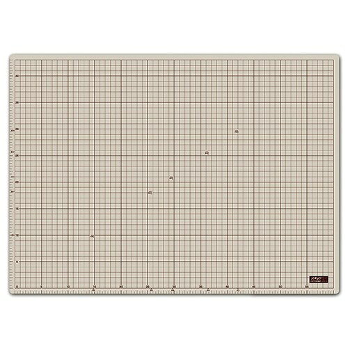 仕様：●メーカー:オルファ(OLFA)●型番:159B●材質:塩化ビニール●サイズ:A2サイズ(620×450mm)●厚さ:2mm●ライン(グリッド):1cm刻み(両面に付いています)●ソフトな刃当たりで、快適なカッティングを実現するカッタ...