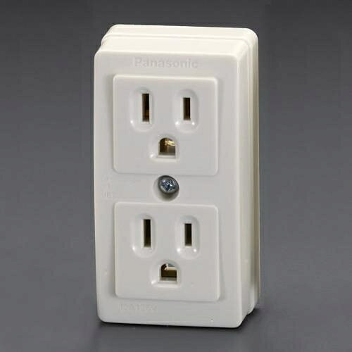 仕様：●メーカー:パナソニック(Panasonic)●型番:WK3004W●定格容量:15A 125V●適用電線:φ1.6mm・φ2.0mm●形式:接地ダブルコンセント●差込口:2個●サイズ:48×88×30(D)mm●接地2P●巻締端子式...