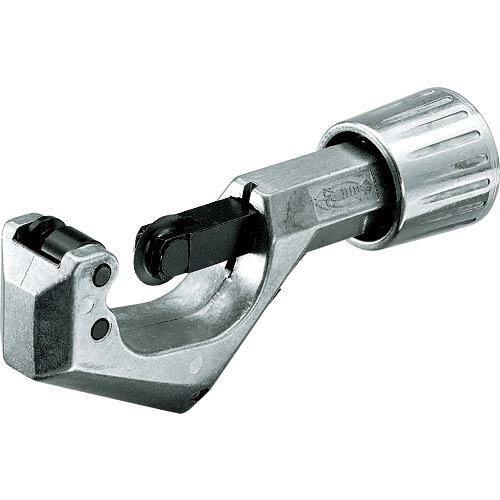 特長：丸刃は特殊工具鋼に完全熱処理してあるので、切れ味および耐久性は抜群です。ノブにスペア用替刃付です。特殊アルミ合金製で軽く、パイプ切断が簡単にできます。面取り刃は切れ味もよく、丈夫にできているので完全な面取りを行うことができます。銅管の...