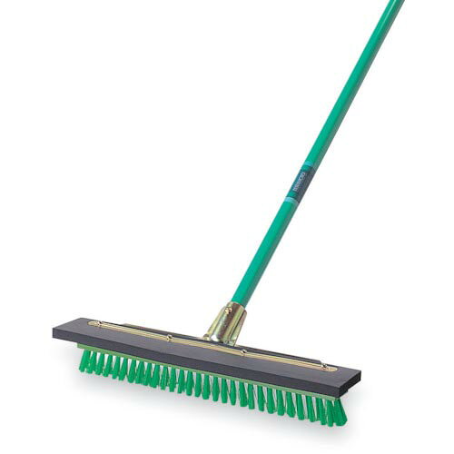 特長：デッキブラシ、汚水取りワイパーを合体しました。使いやすい幅広タイプです。仕様：幅(mm)：450長さ(mm)：1380材質／仕上：柄：スチール（ポリエチレン接着被膜）甲：スチール毛：塩化ビニール（PVC）　●代表画像について 商品によ...