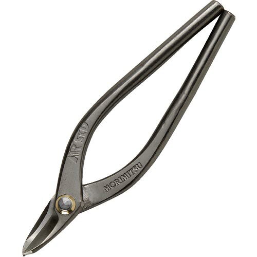 特長：砂鉄系刃金日立安来SLD鋼を刃に使用しています。表面はクロニッケルメッキ仕上げです。本職用板金ハサミです。丸穴開口など、きつい曲線切用です。鉄板・銅板・ステンレス・ガルバリューム鋼板と幅広い板材の切断に対応しています。砂鉄系ハガネ日立...