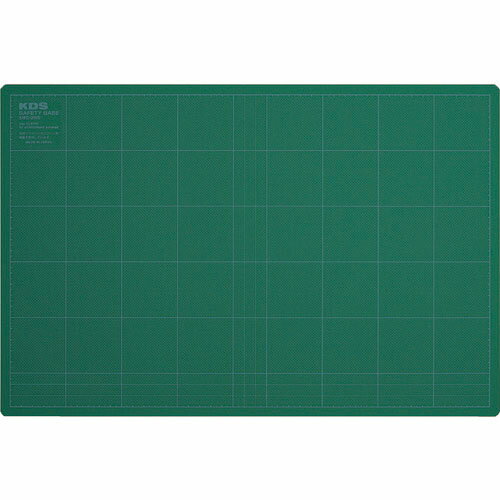 特長：作業効率が良い最小5mm刻みの目盛印刷（両面）です。焼却しても有害なガスを発生しないオレフィン系樹脂を採用しています。軽量で反りが少ないタイプです。用途：カッターを用いての切断作業に。仕様：サイズ：A3長辺長さ(mm)：450短辺長さ...