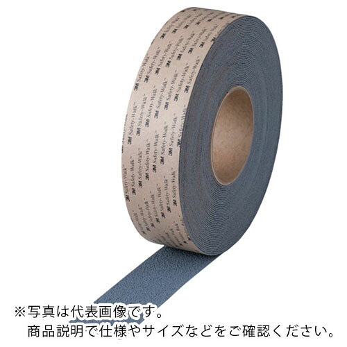 特長：裏紙をはがして貼るだけの滑り止めテープです。感触の優しいプラスチック表面の製品です。平面・室内用・軽歩行用です。用途：屋内用。床、階段や素足での歩行面の滑り止め。緩衝用としても仕様：色：グレー幅(mm)：50長さ(m)：18厚さ(mm...