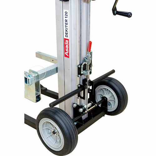 特長：DEKITER120用後輪ブレーキ組です。積み下ろし作業の誤動作を防止します。仕様：品名：後輪ブレーキ組適合機種：DEKITER120材質／仕上：鉄樹脂　●代表画像について 商品によっては、代表画像を使用している場合がございます。 商...