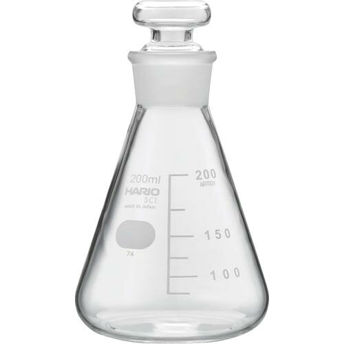 特長：耐熱性、化学的特性に優れた高品質な耐熱ガラスを使用したフタ付三角フラスコです。用途：試薬の撹拌に、保存用。仕様：容量(ml)：200目盛間隔(ml)：25外径(mm)：80高さ(mm)：138首外径(mm)：35色：透明口部大径(mm...