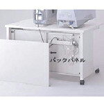 特長：デスク背面の配線コードをすっきりと隠す事ができます。取付簡単な引っかけ式です。W1400mmタイプ、品番PSX-146/147/148に対応します。仕様：本体寸法(mm)：W1265×D25×H550本体重量(kg)：4.9部材梱包数...