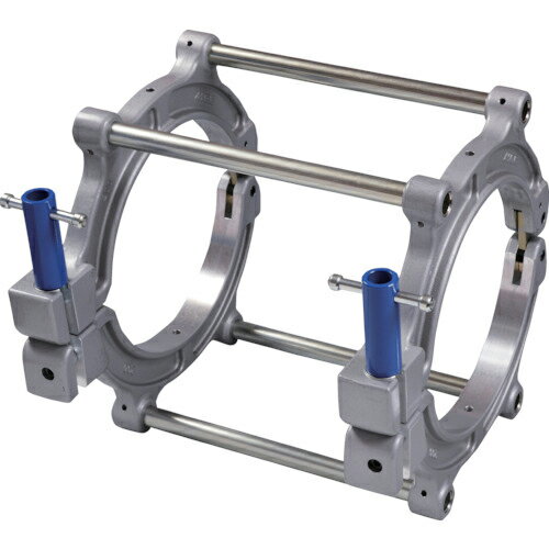 特長：ハンドル方向を改良する事で作業溝幅を約30％削減しました。作業方法は従来のままだから、溝掘り作業、溝戻し作業の時間短縮に役立ちます。用途：ポリエチレン継手とポリエチレンパイプを融着する際、対象材を固定するために用いる工具です。仕様：対...