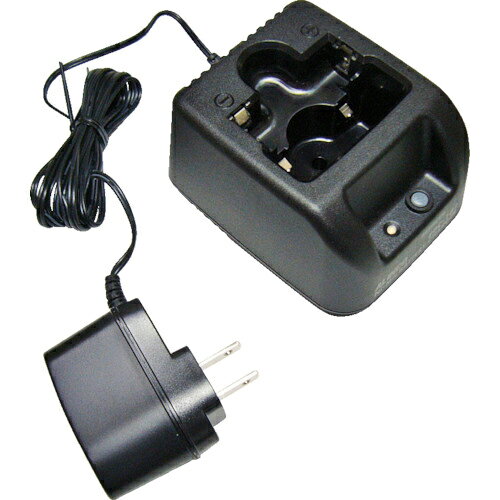 用途：バッテリーパックの充電用。仕様：色：ブラック品名：シングル充電器セット適合機種：DJP221、DJP222工場や店舗など毎日トランシーバーを使用する現場に最適。EBP179を6時間で充電メモリー効果防止のリフレッシュ機能付材質／仕上：...