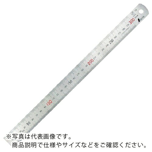 特長：細幅で薄いスケールです。用途：各種計測等に。仕様：全長(mm)：335幅(mm)：25厚さ(mm)：1呼び寸法(mm)：300上段(ピッチ)：1mm下段(ピッチ)：0.5mm材質／仕上：ステンレスセット内容／付属品：注意：
