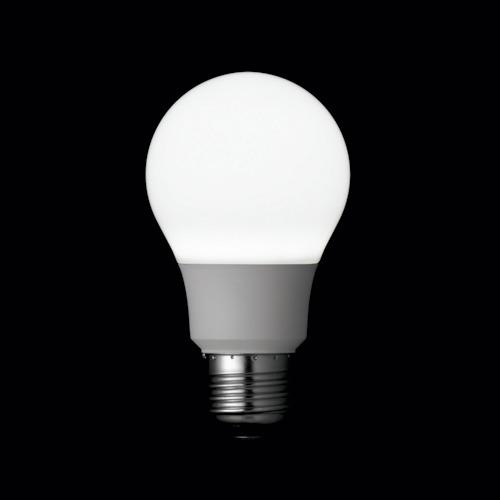 特長：リビング、寝室などお好みの使用シーンご利用できます。省エネ法2017年度目標基準値達成仕様：明るさ(lm)：912光源色：昼白色全長(mm)：108消費電力(W)：7.3口金：E26相当電球(W形)：60定格寿命(時間)：40000幅...