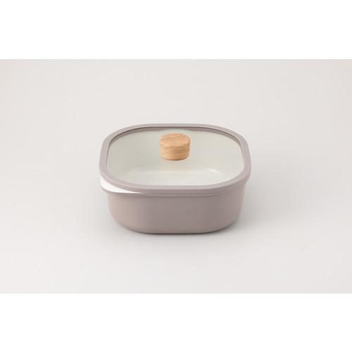 特長：裏についた4つの溝が、カセットこんろのごとくにはまり安定して使用可能です。位置調整の煩わしさも軽減します。同色カラーの小型カセットこんろ「カセットフーミニ」とセットで使用でき、1人〜少人数の調理にピッタリです。内側と外側に4層セラミッ...