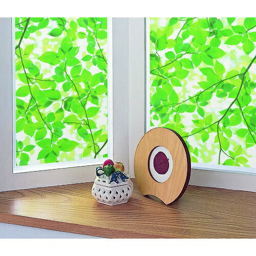 特長：のり残りせず、賃貸住宅もOKです。用途：窓飾り用。仕様：色：GR幅(mm)：920長さ(mm)：900UVカット率(%)：99幅(m)：0.92長さ(m)：0.9材質／仕上：本体：塩化ビニル樹脂保護フィルム：ポリエステル　●メーカー取...