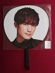 商品情報サイズ/寸法サイズ：概ね　横29.5×縦（持ち手を含み）42cmです。注意モニター発色の具合により色合いが異なる場合がございます。新品 ジェシー SixTONES ジャンボうちわ TrackONE -IMPACT- ★ ストーンズ ...