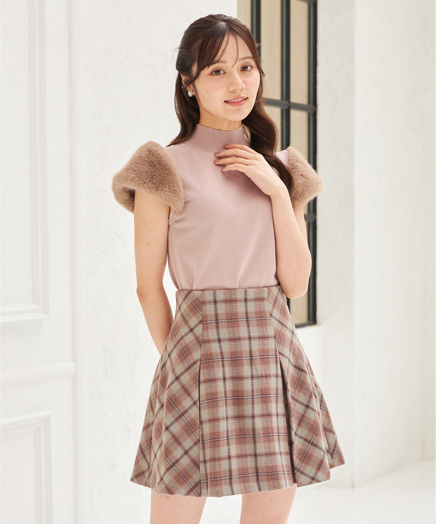 【lunavy】 インナーパンツ付きチェックミニスカート シーズンムードを盛り上げるチェック柄スカート。 トレンドライクなミニ丈だから老け見えせず、 ブーツとも相性バツグンの着映え感です♪ タック入りの台形シルエットでレディライクに◎ イン...