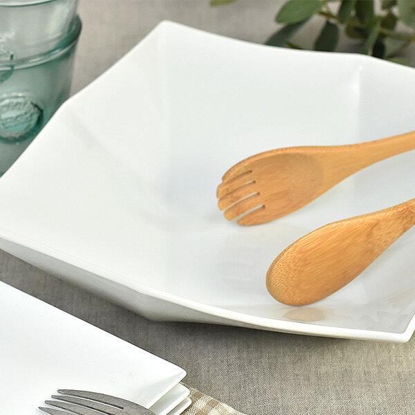 ●型番：g-2346-15 ●サイズ（約）：24.2×24.2×6.6cm ●重量（約）：966g ●産地：日本製 美濃焼 ●素材：磁器…ここではせっ器（ストーン）も含みます。比較的丈夫な素材です。 ●レンジ可能　食洗機可能　オーブン不可 ...