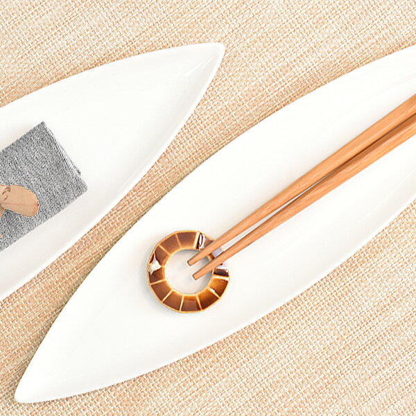 ●型番：g-2344-11 ●サイズ（約）：31.2×8×1.5cm ●重量（約）：203g ●産地：日本製 美濃焼 ●素材：磁器…ここではせっ器（ストーン）も含みます。比較的丈夫な素材です。 ●レンジ可能　食洗機可能　オーブン不可 ※サイ...