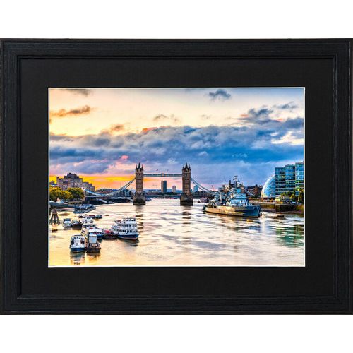 ↑↑↑正確な在庫状況は上記バナー「在庫状況を確認する」をクリックして頂き、必ずご確認ください。&nbsp;&nbsp;■フラットなフレームでどのような写真にもマッチする、使いやすい木製額縁。■写真を引き立てるシンプルなデザインで、シチュエー...