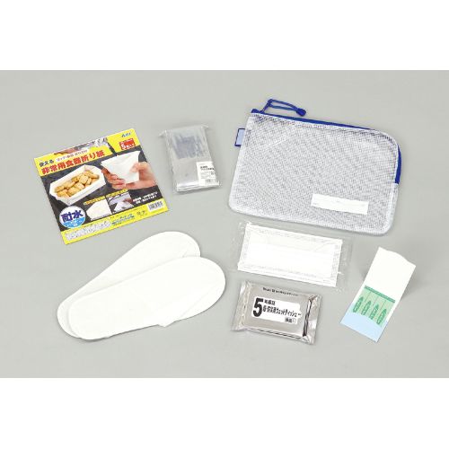 ↑↑↑正確な在庫状況は上記バナー「在庫状況を確認する」をクリックして頂き、必ずご確認ください。&nbsp;&nbsp;■防災士が監修した防災セット！最重要7つ道具の基本セットです。コンパクトなポーチタイプなので、ちょっとした隙間に保管ができ...