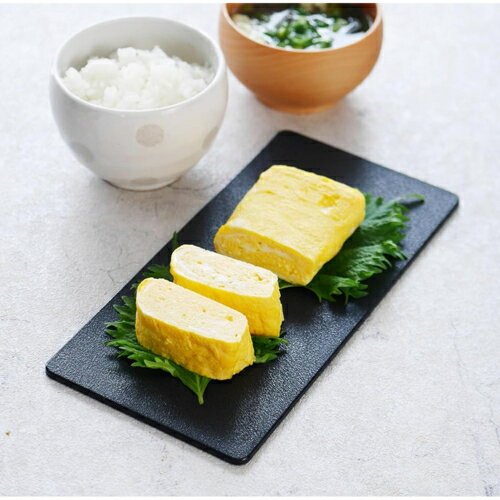 ↑↑↑正確な在庫状況は上記バナー「在庫状況を確認する」をクリックして頂き、必ずご確認ください。&nbsp;&nbsp;カットしてそのまま長皿になる抗菌まな板です。買ってきたお魚の半身やお惣菜、ロールケーキや巻き寿司など、そのまま食卓でお召し...