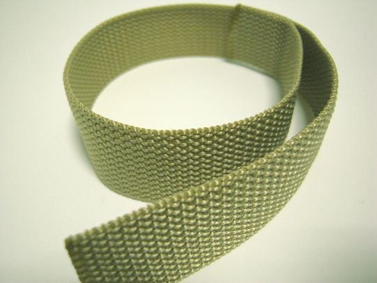 バッグの補修や製作には不可欠！鮮やかPPベルト！■名称：PPベルト■素材：ポロプロピレン100％■厚さ：1.6mm ■1巻きの長さ：50m※50cm以上50cm単位での販売です。50cm以上の販売は合計cm分はカットせずに1本でのお届けにな...