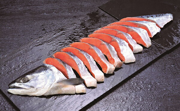 ●紅鮭（ロシア産）半身750g■北海道で水揚げされる秋鮭を食べやすいように骨取処理をしました。■離島へのお届けはお受けできません。／冷凍配送／※写真はイメージです。■ご注文締切は8月3日(月)17時まで