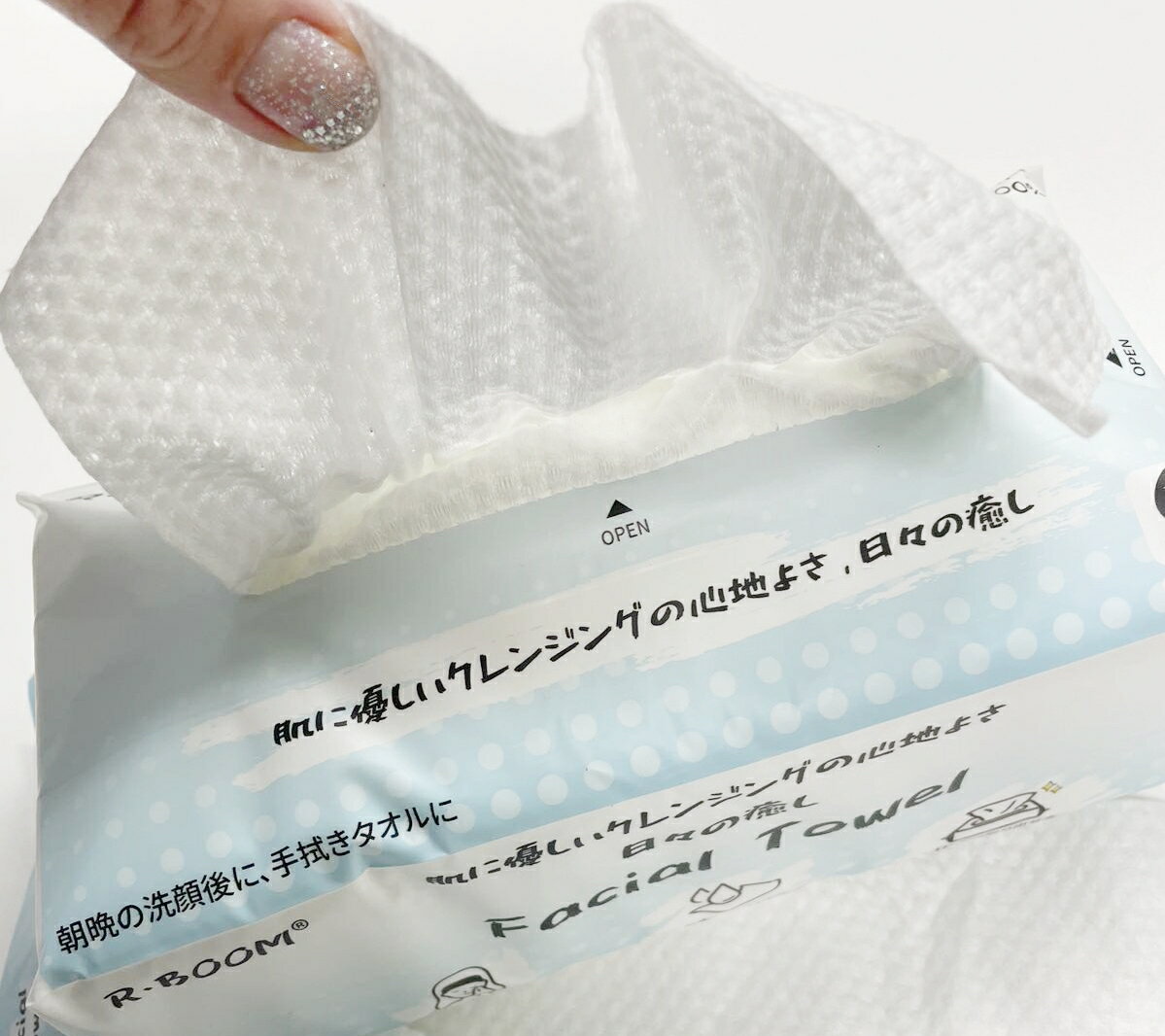 商品情報素材/材質コットン100%・綿100％サイズ/寸法約20×20（cm）素材の特徴使い捨て、厚手タイプ入り数1袋60枚、（3袋180枚、6袋360枚、10袋600枚、20袋1200枚、60袋3600枚）商品説明■クレンジングタオルとし...