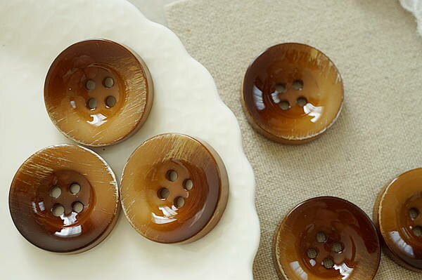 素材 樹脂 サイズ 直径30mm 商品説明 >数量1＝1個、2＝2個になります。 ※画像では100%同じお色を表現することができません。できる限り近いお色になるよう心がけてはおりますが、お色のイメージが異なる場合での交換返品は承ることができ...