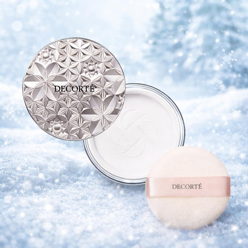 リニューアル発売 肌の上で光を調合し、5つの質感が素肌そのものを美しく魅せ、上品で澄んだ仕上がりが持続する光フェイスパウダーです。 極上のシルクタッチで肌にとけ込むようになじみます。「光の調合」に着想を得た独自のテクノロジーを採用。内側から...