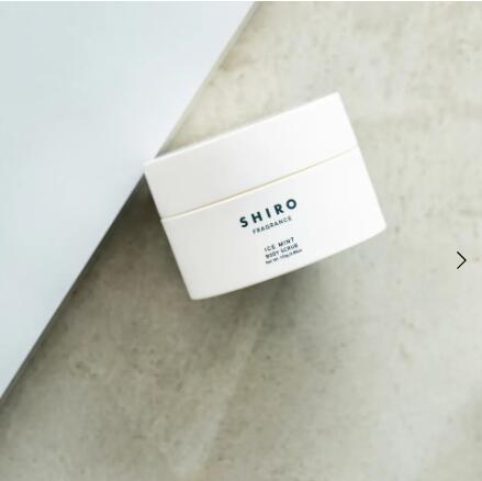 潤いをたっぷり含んだペースト状のボディスクラブ 火山灰スクラブ配合で1日の疲れを爽快リセット 潤いをたっぷりと含んだ、弾力があるペースト状のボディスクラブ。 鹿児島県シラス台地の火山灰*1スクラブが古い角質をすっきりオフします。 マッサージ...