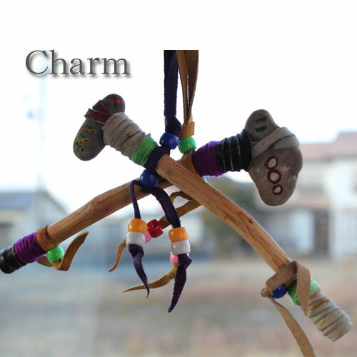 日時指定はご注文日から1週間以内にお願いいたします。商品に関するお問い合わせの際は、 必ずフルネームを記載の上、お問い合わせ下さい。 商品名 【限定品！】手作りインディアンの斧チャーム 製作 MADE IN THAILAND サイズ 全長：...