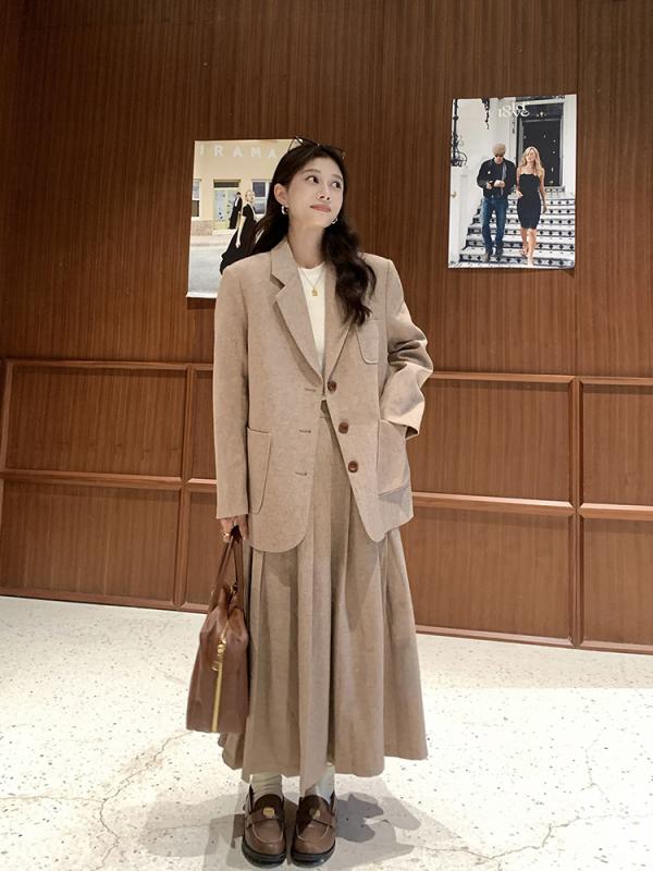 ・柄: 無地・スカート丈: ロング・スタイル: 日韓カジュアル・セット内容: スカート・対象: 女性・袖丈: 長袖・袖のタイプ: レギュラー・素材: ウール、アクリル・ウール含有量: 30〜50%・アクリル含有量: 30%未満・カラー: ラ...