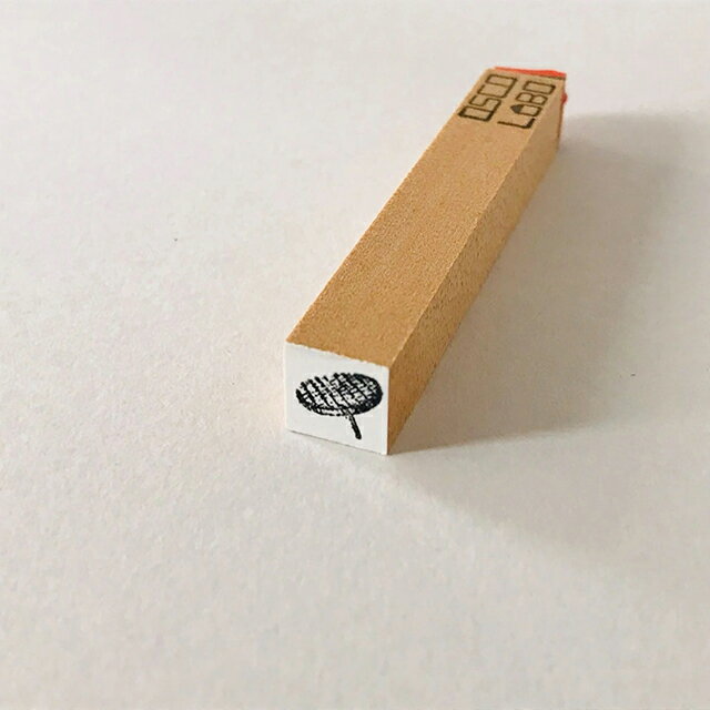 画鋲 寸法：9×9mm※現在、商品の供給が不安定の為、より多くのお客様にご購入頂けるようお一人様1個までの販売制限とさせていただきます。※大変申し訳ございませんが、品切れとなった場合の入荷は未定となっております。また、予約等の受付はお受けし...