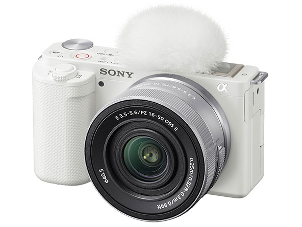 リニューアルした標準ズームレンズ「E PZ 16-50mm F3.5-5.6 OSS II」を同梱したレンズキット。