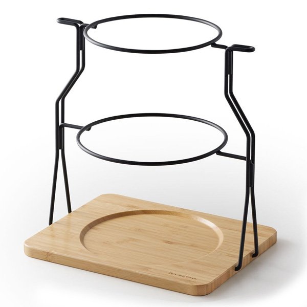 ※北海道・沖縄へは発送できません、ご注文はキャンセルになります。 テーブルの有効面積を広く使える組み立て式のプレートスタンド。グループキャンプなどで食事をする際に場所をとるプレート類をプレートスタンドに置くことで、テーブル上のスペースを有効...