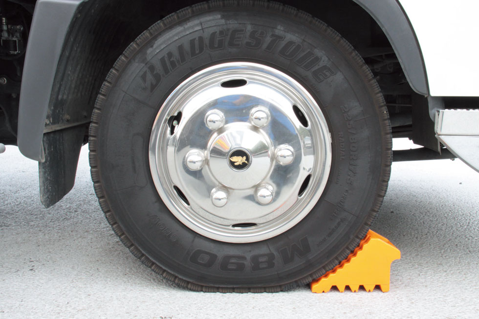 【楽天市場】JET INOUE ジェットイノウエ 509979 トラック用車輪止め 2個セット(トラロープ付)：トラブーン 楽天市場店