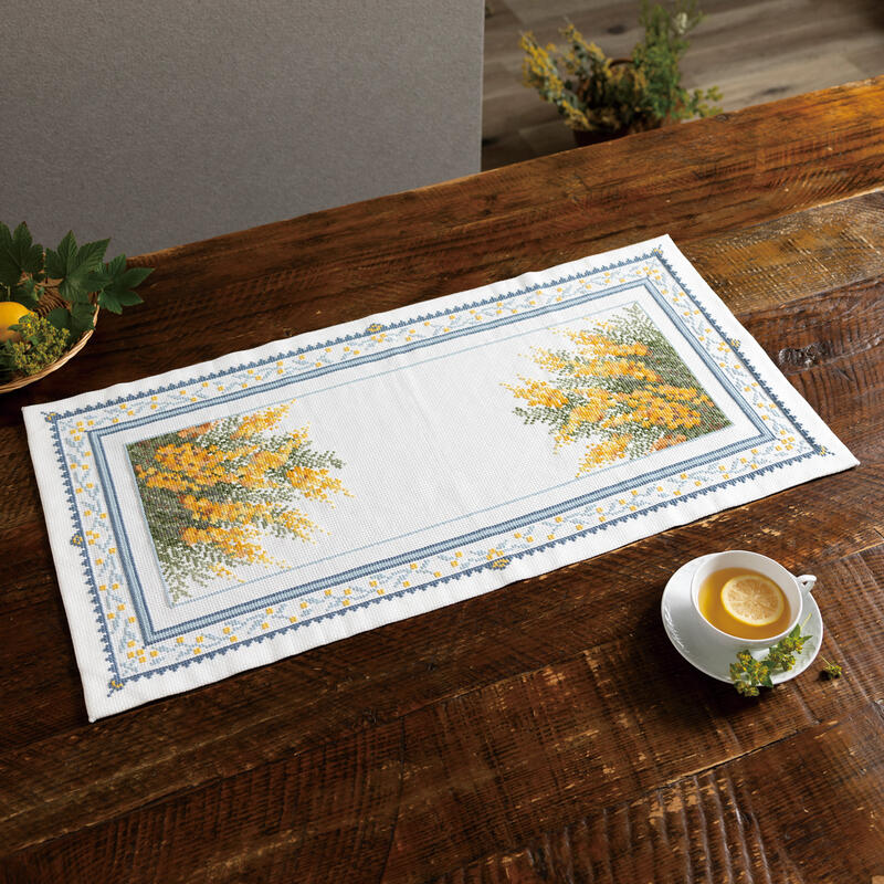 やわらかな黄色の花が可愛らしいミモザをモチーフにした、オノエ・メグミデザインの刺しゅうキットです。刺しゅうの後には、お部屋が華やぐインテリアアイテムとして飾ってお楽しみください。 ●キット内容：刺繍糸、刺繍布、クロスステッチ針、カラー図案付...