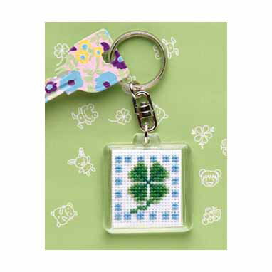 ●キット内容：25番刺繍糸(綿100%)、オリムパスNo.3900刺繍布(アイーダ)、キー・リング、台紙、刺繍針、図案付説明書●難易度：E(初級者向け) ●キーリング本体：全長9cm●アクリルケース外径：縦4.2×横3.9×幅0.6cm、内...