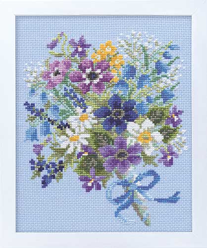 ●キット内容：刺繍糸(綿)、刺繍布(綿)、クロスステッチ針、図案付説明書●難易度：C(中級者向)●デザイン：オノエ・メグミ●出来上がりサイズ:29.7×36.4cm●オリムパス刺繍布No.3000 (ジャバクロス中目・綿100％・ブルー)使...