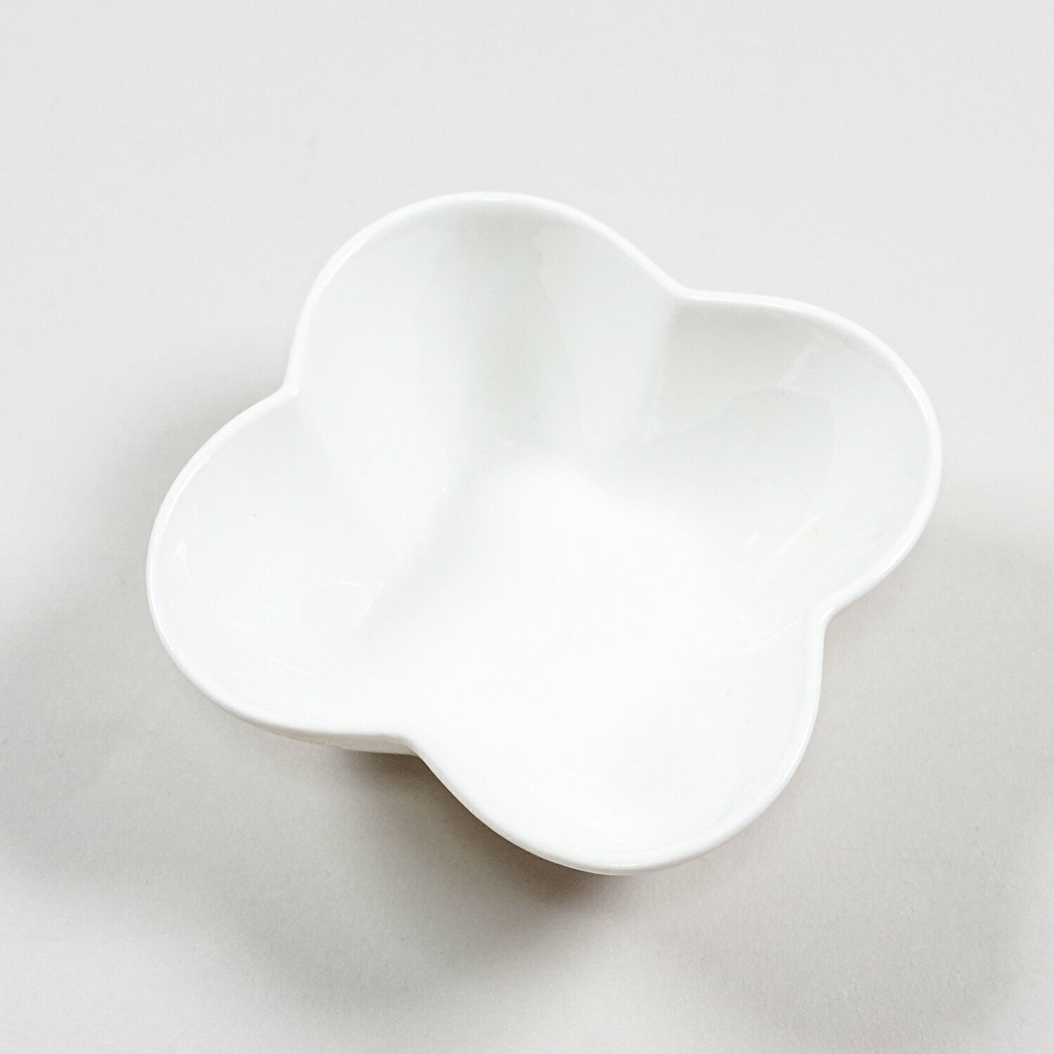 サイズ【Sサイズ】約9.8×9.8×H3.6cm 【Mサイズ】約11.9×11.9×H3.7cm原産国中国注意事項■閲覧時のモニター環境によりましては実際の商品と若干違うお色味に映ることもございます。 ※輸入品の為、生産ロットにより「寸法」...