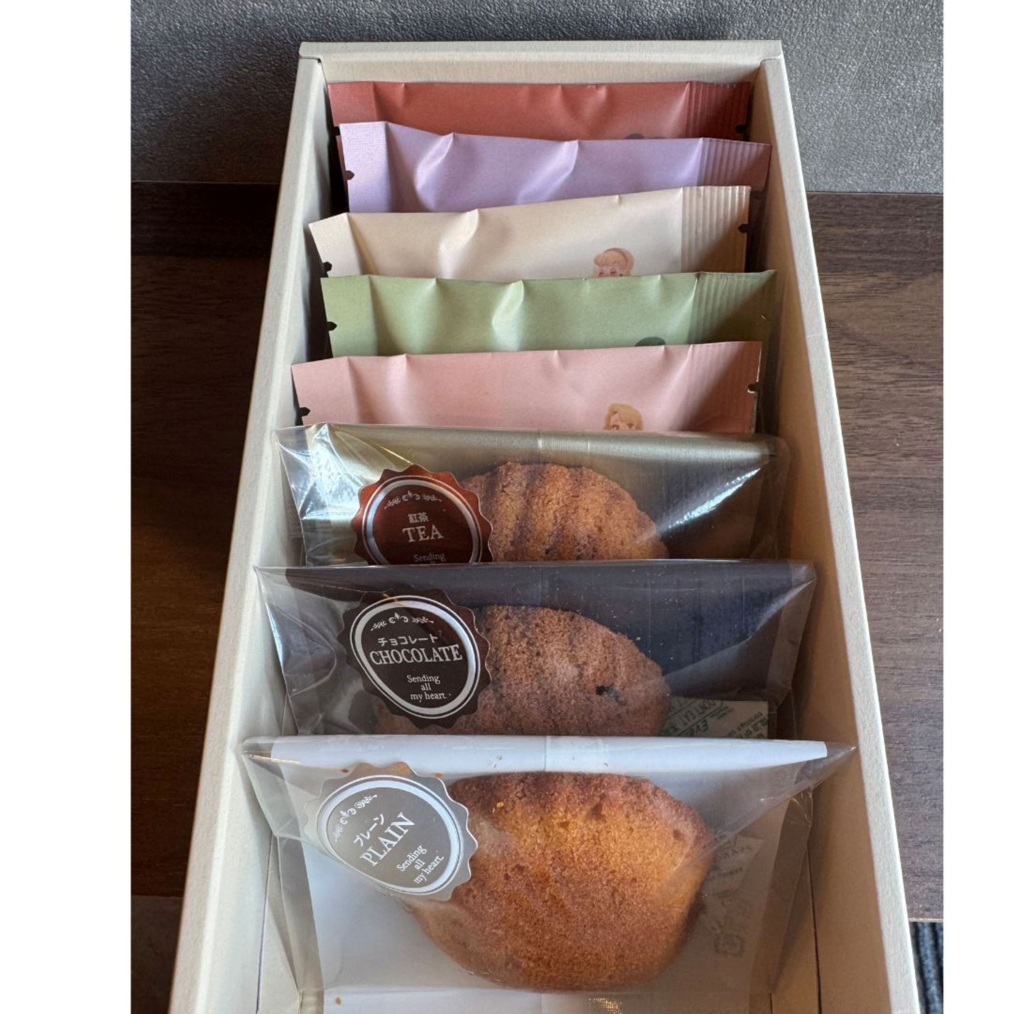 🎁カラダに優しい贈り物♪ メッセージカードをお付けいたします♪ 『トトノエ菓子』の人気スイーツを贅沢に詰め込みました！ 国産おからや熊本県産玄米粉を使用した、 栄養たっぷり＆グルテンフリーの焼き菓子ギフトBOX【A】です。 ...